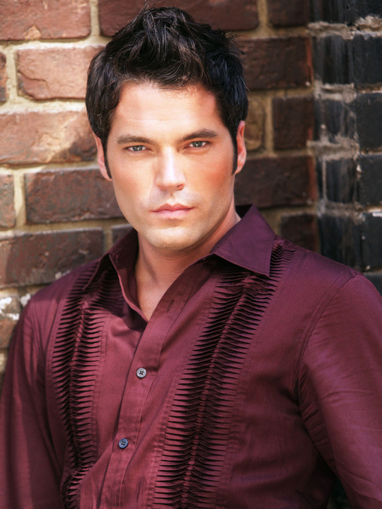 Picture of Tim Rozon