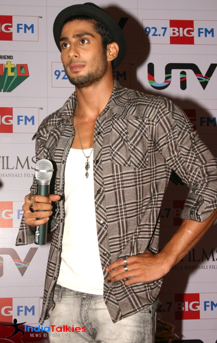 Prateik picture