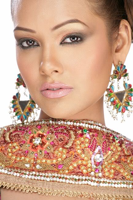 Picture of Esha Gupta