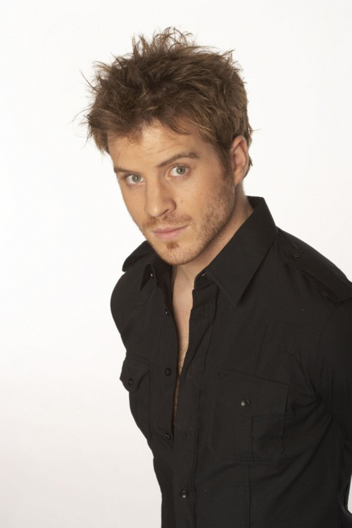Picture of Robert Kazinsky