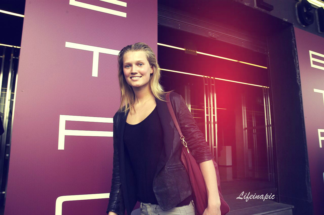 Picture of Toni Garrn