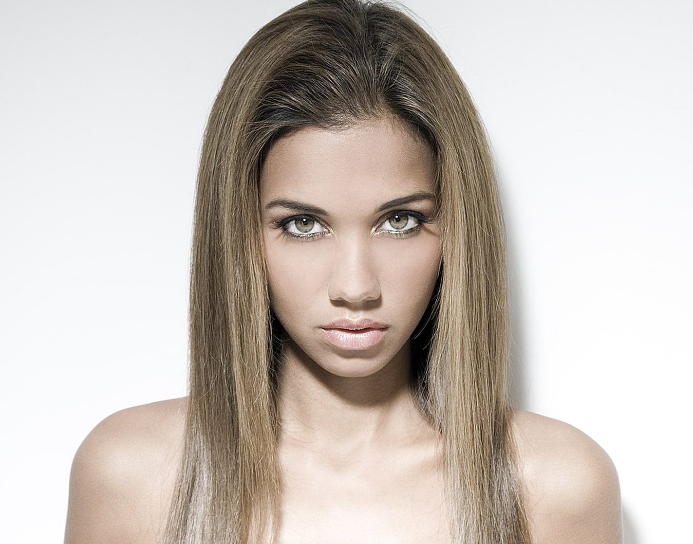 Natalie Suliman picture