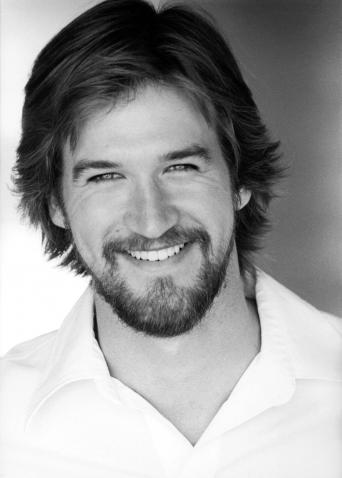 Kenneth Mitchell picture