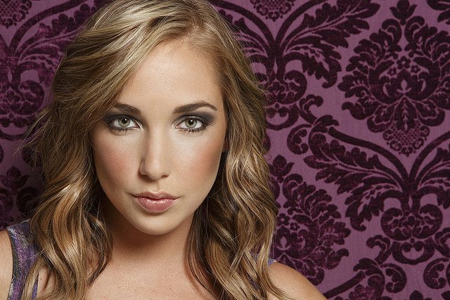 Picture of Vanessa Pose