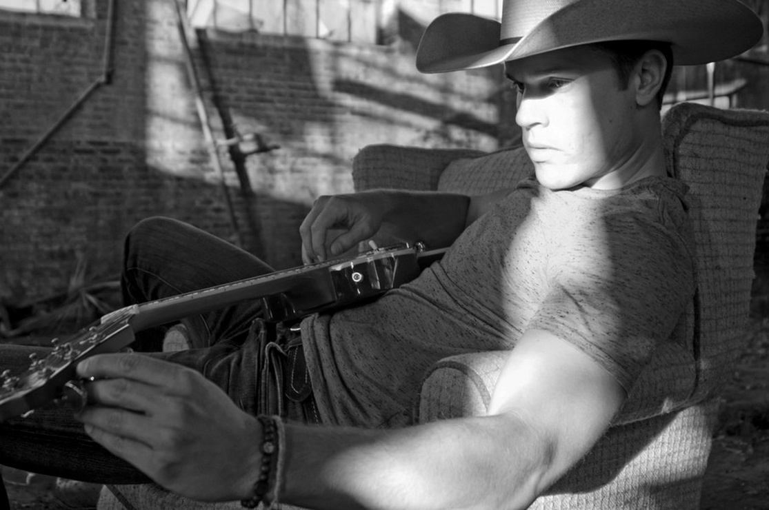 Picture of Dustin Lynch