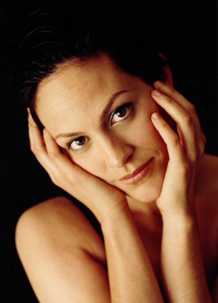 Picture of Annabeth Gish