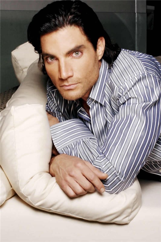 Víctor González image