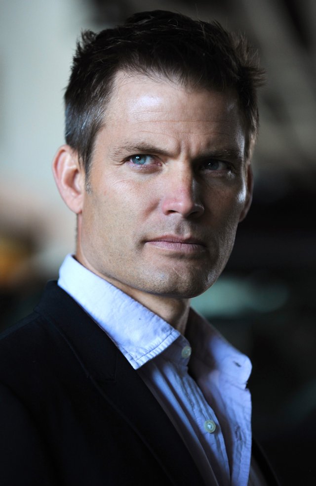 Picture of Casper Van Dien