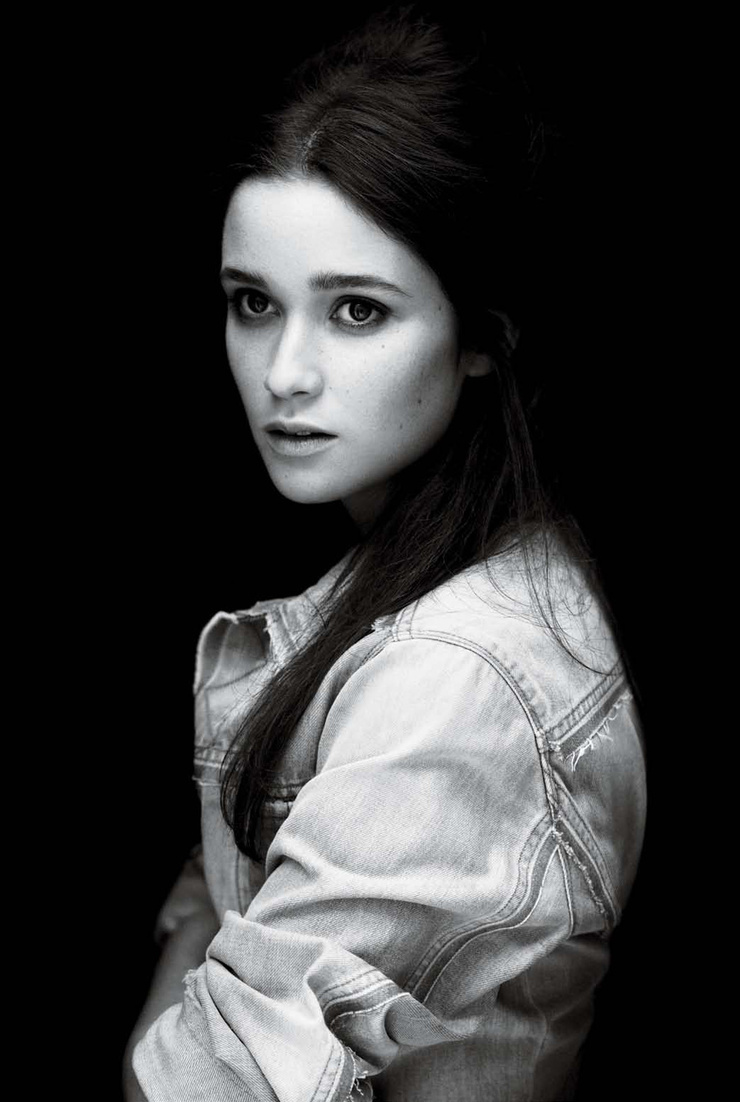 Picture of Alice Englert