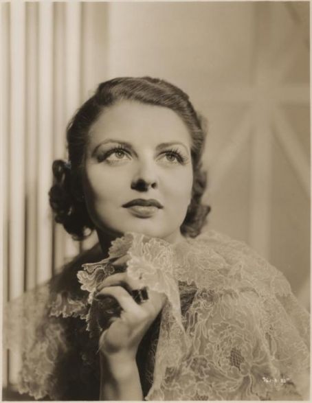 Picture of Lilian Bond