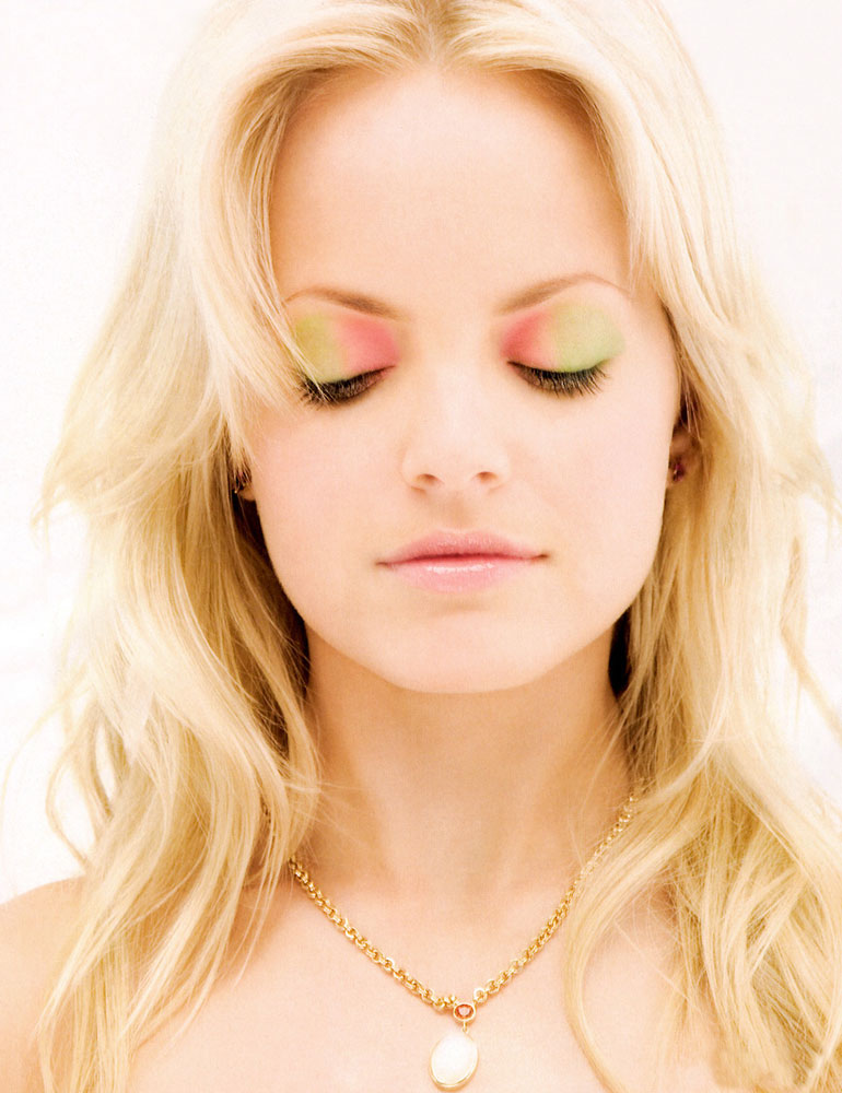 Mena Suvari image