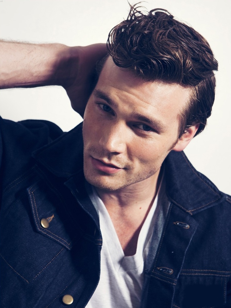 Picture of Derek Theler
