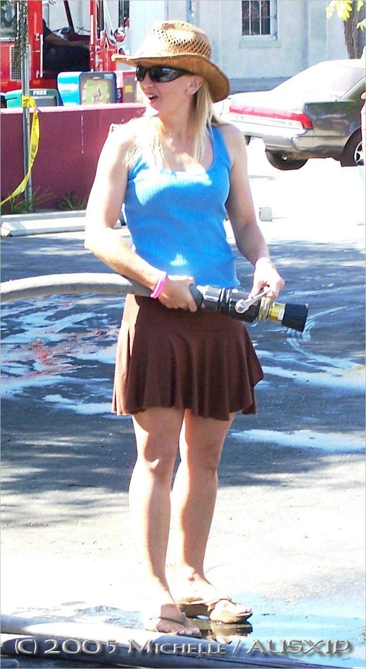 Renee O'Connor ( 2005 Burn Foundation Car Wash )