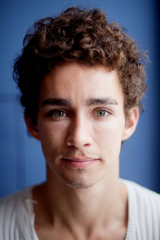 Image of Robert Sheehan