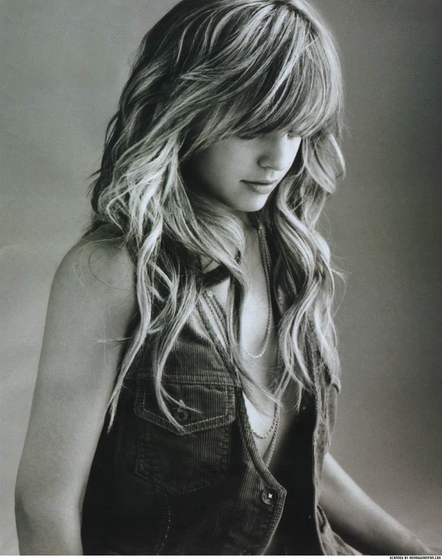 Picture of Mena Suvari