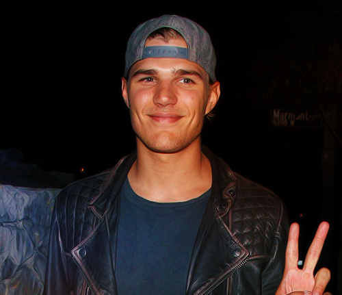 Picture of Chris Zylka