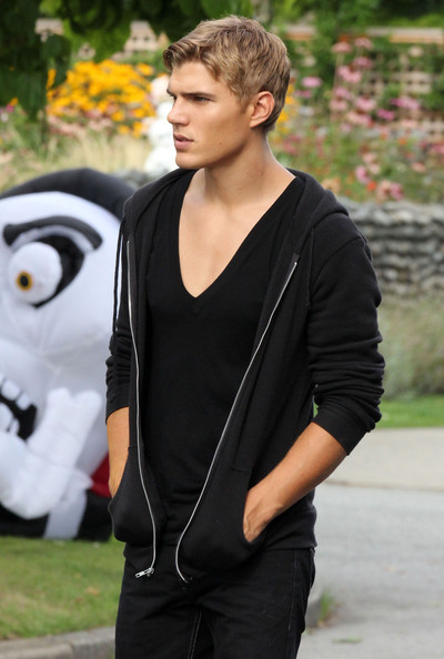 Picture of Chris Zylka