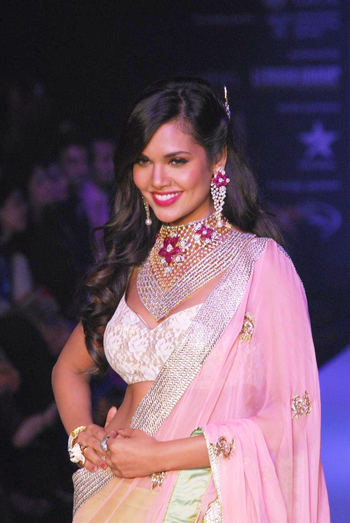 Picture of Esha Gupta