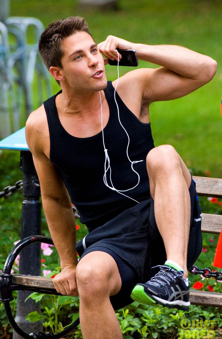 Picture of Dean Geyer
