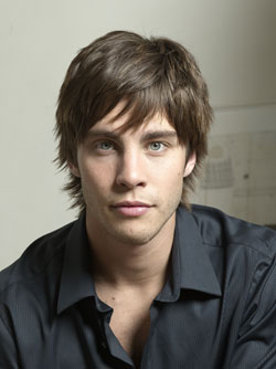 Picture of Dean Geyer