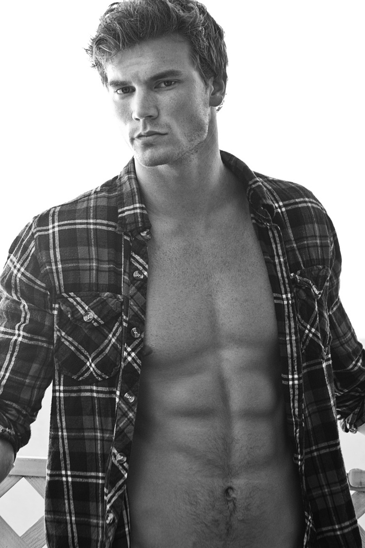 Picture of Derek Theler