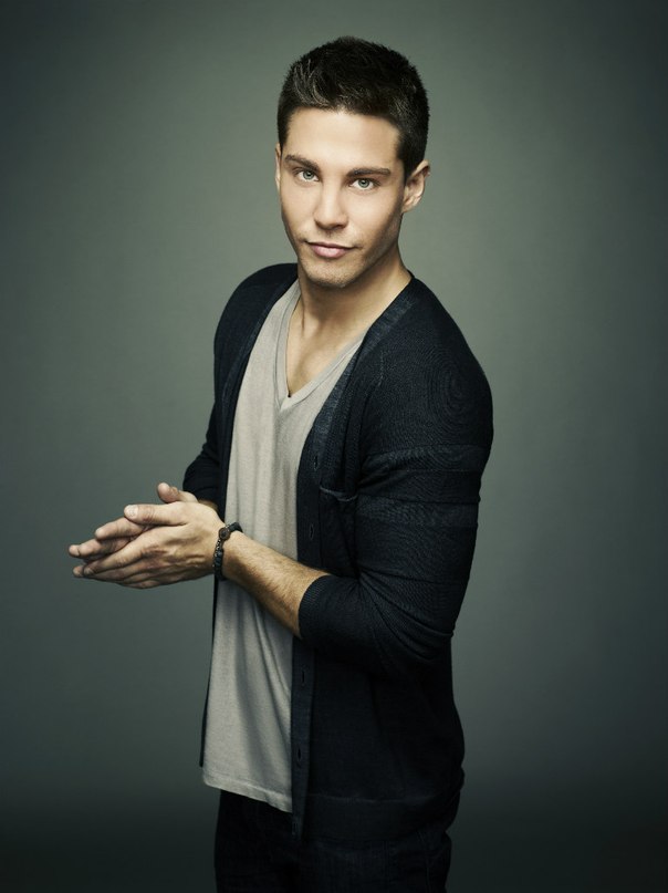 Picture of Dean Geyer