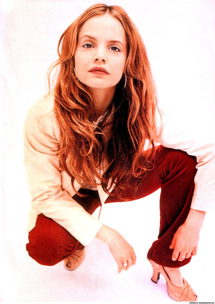 Mena Suvari image