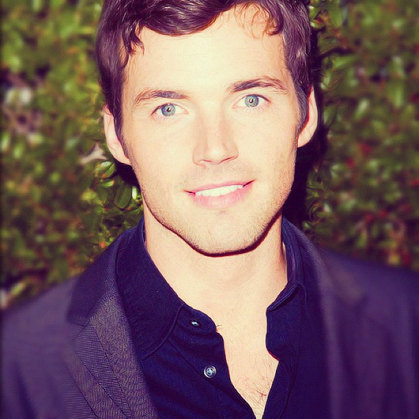 Picture of Ian Harding