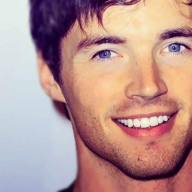Picture of Ian Harding