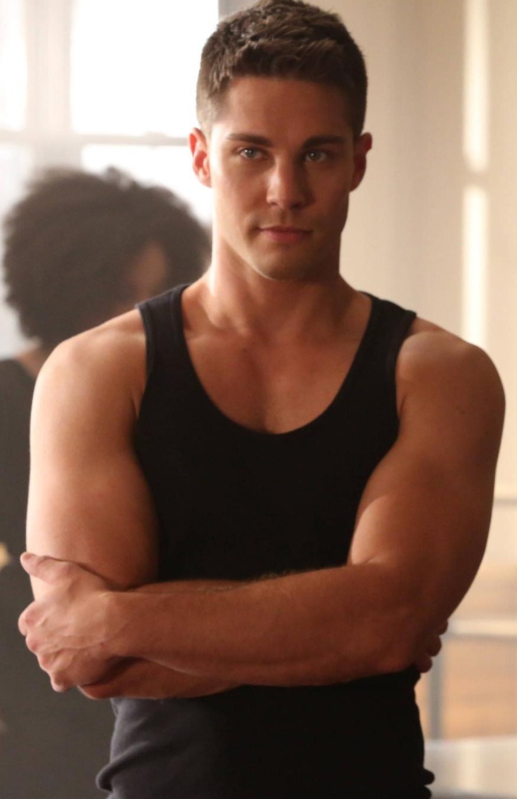 Picture of Dean Geyer