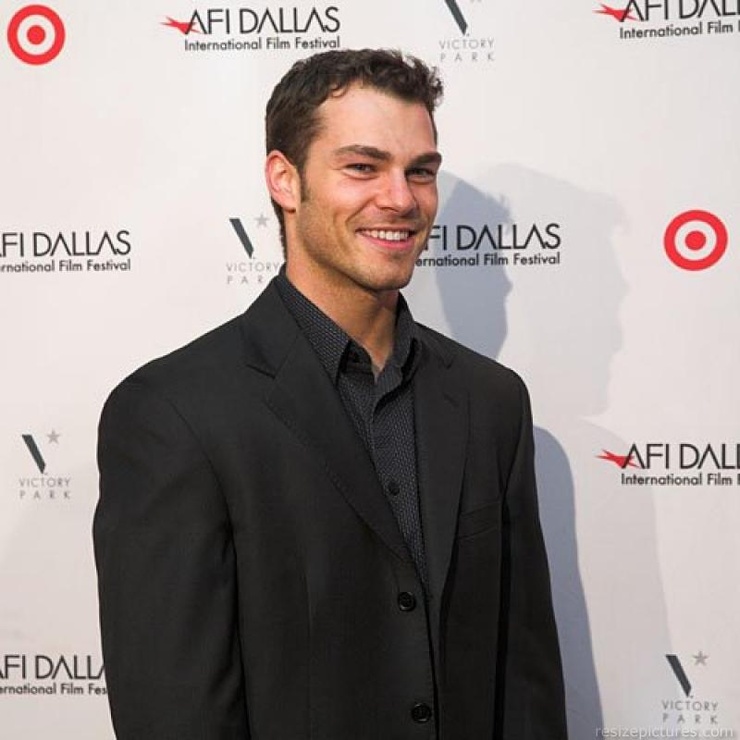 Picture of Shawn Roberts