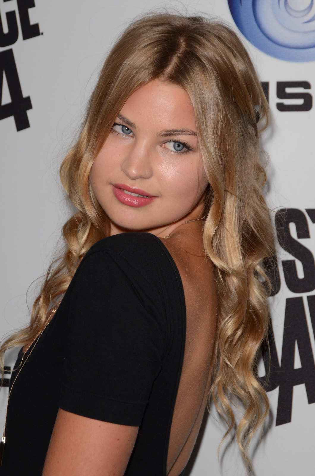 Picture of Jennifer Akerman