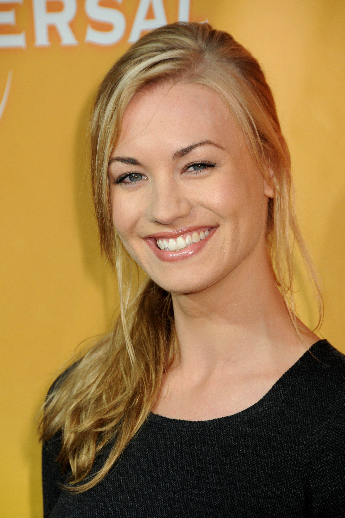 Yvonne Strahovski picture