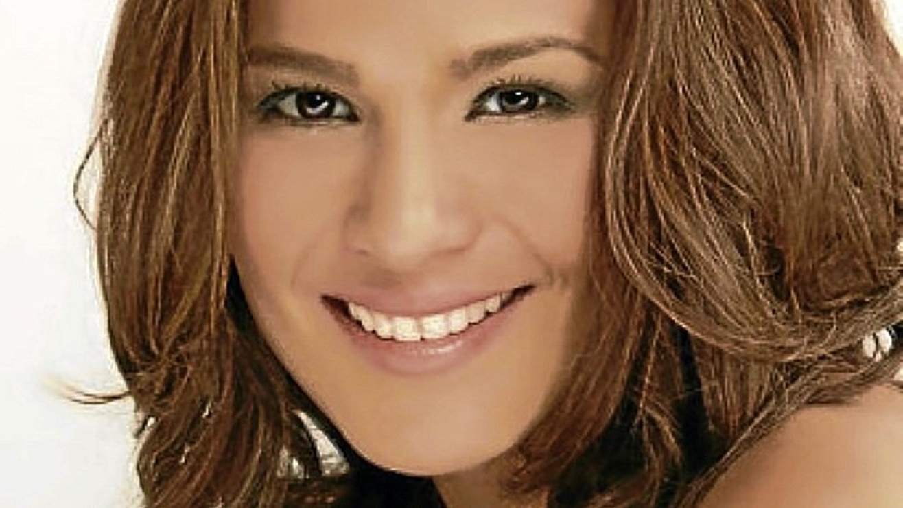 Iza Calzado image