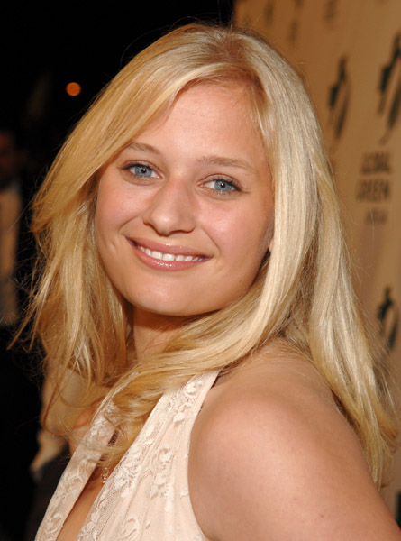 Carly Schroeder image