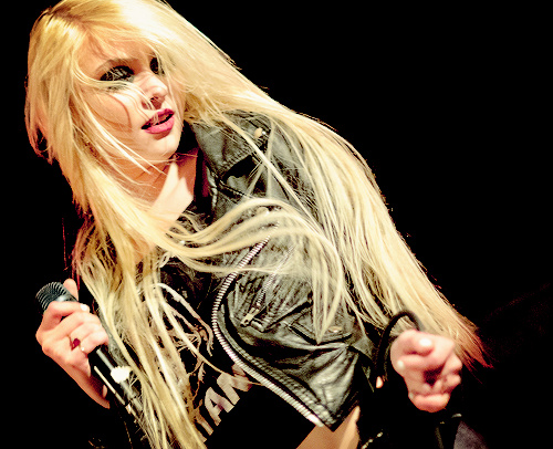 Picture of Taylor Momsen