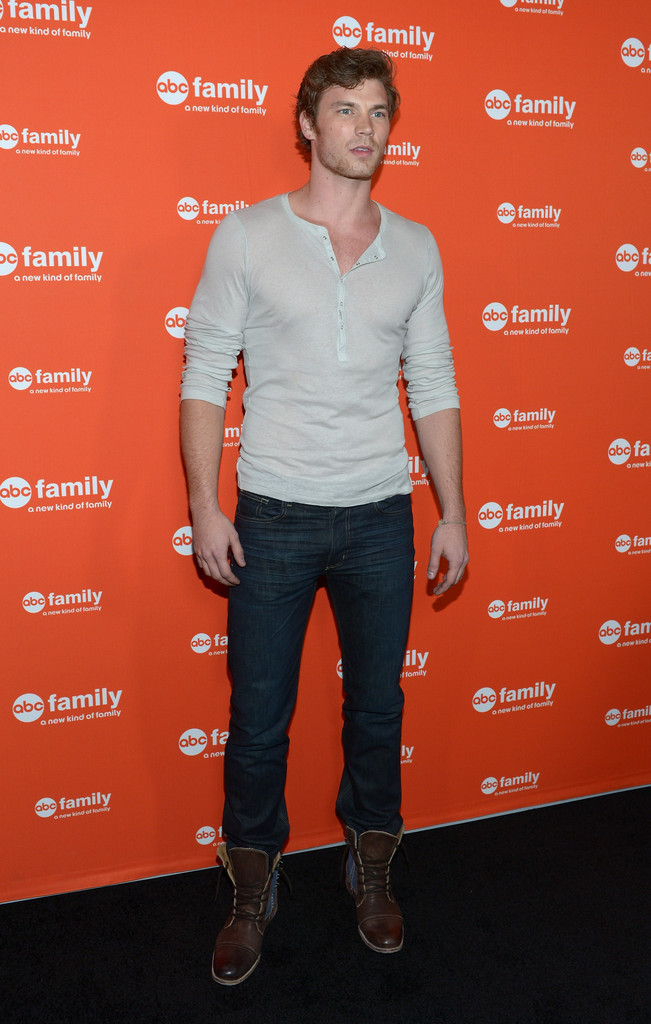 Picture of Derek Theler