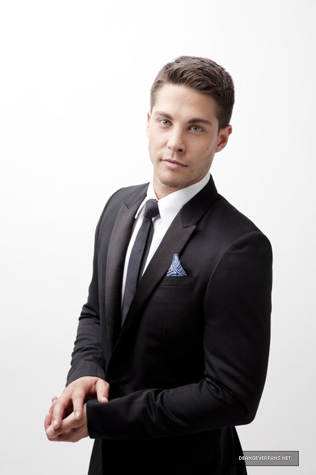 Dean Geyer picture