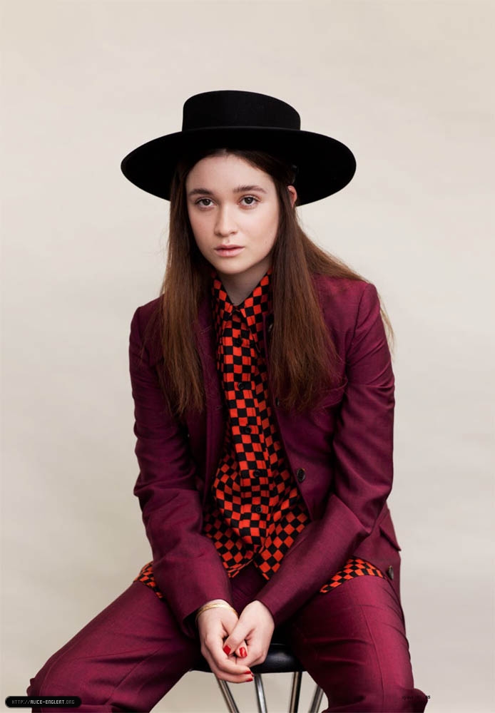 Alice Englert image
