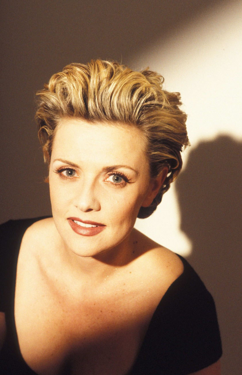 Image of Amanda Tapping