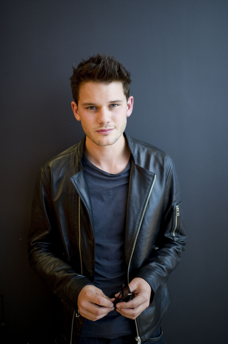 Picture of Jeremy Irvine