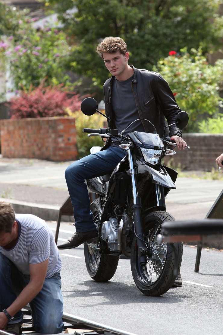 Picture of Jeremy Irvine