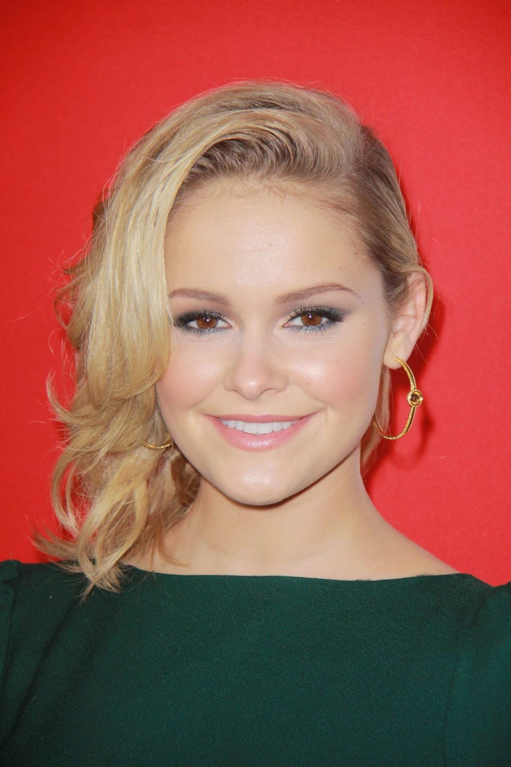 Picture of Cassi Thomson