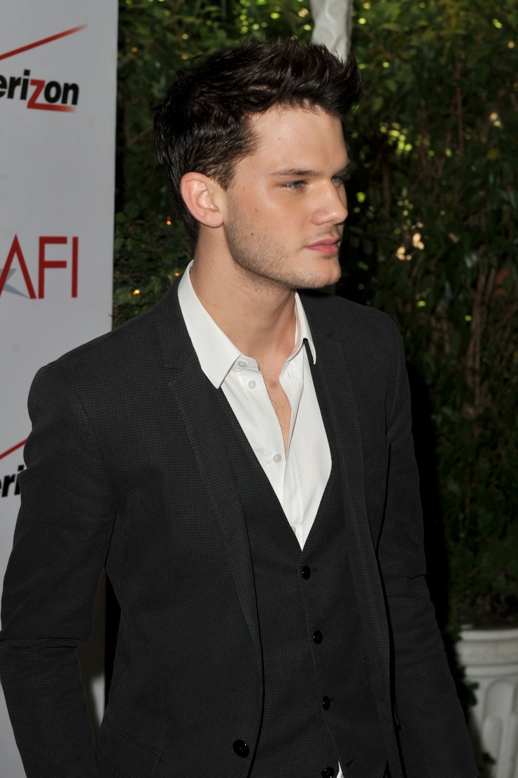 Jeremy Irvine image