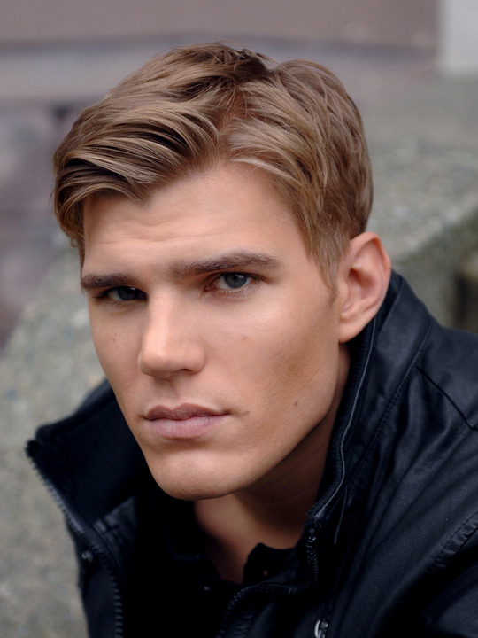 Picture of Chris Zylka