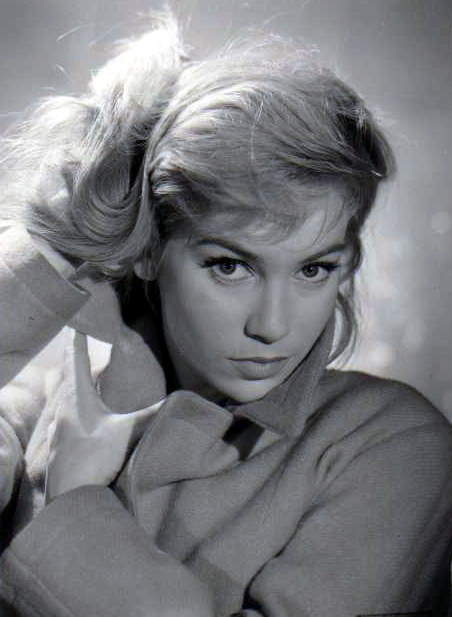 Picture of Estella Blain