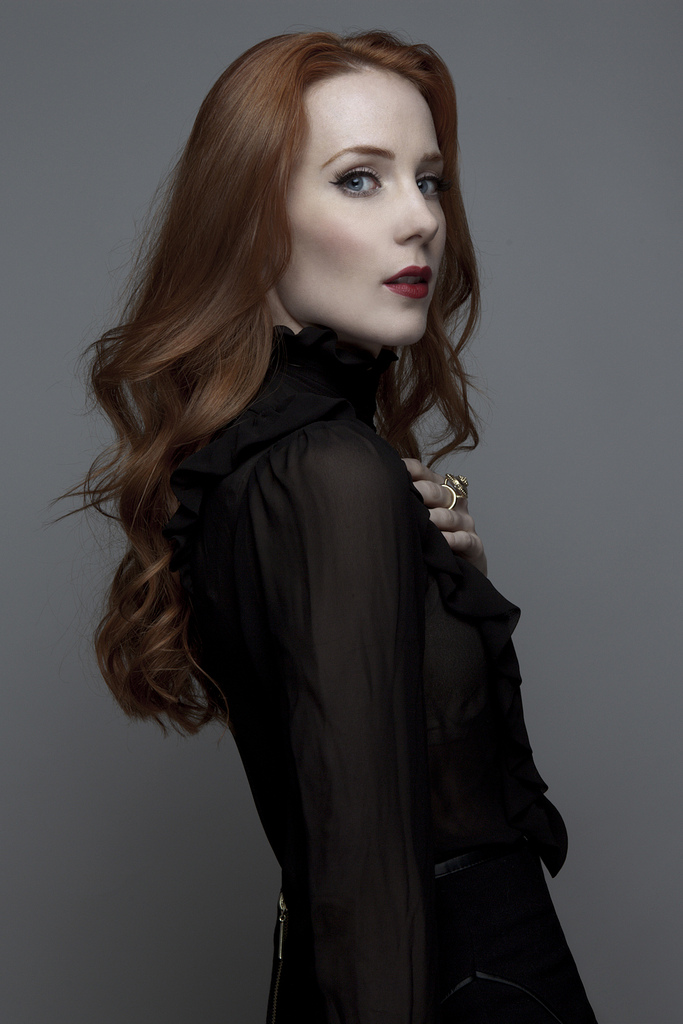 Simone Simons image