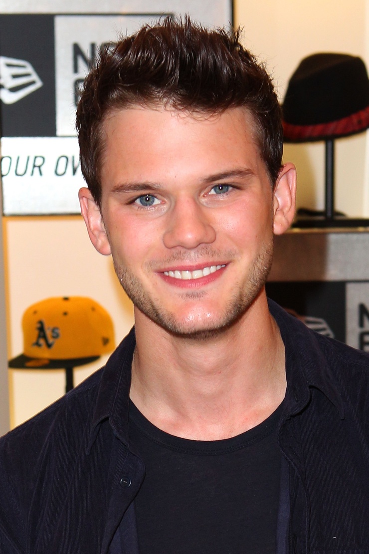 Picture of Jeremy Irvine