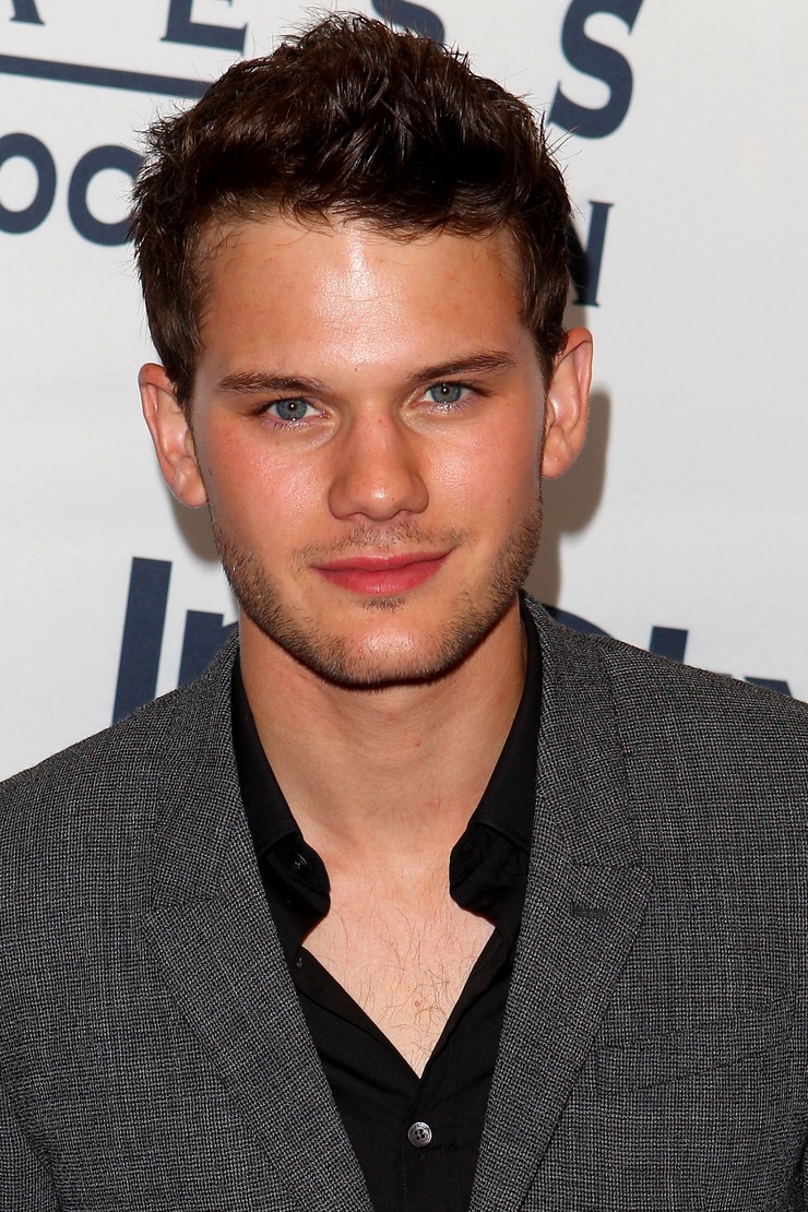 Picture of Jeremy Irvine