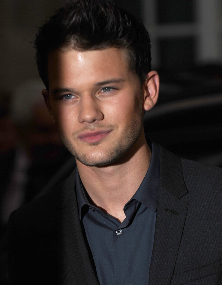 Image of Jeremy Irvine